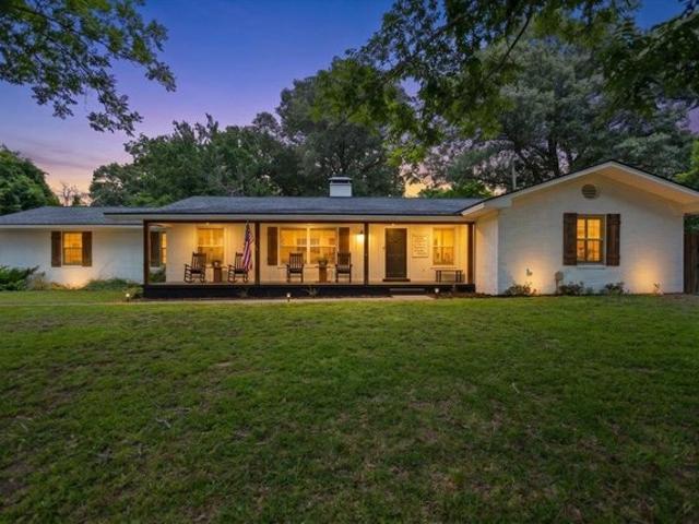 1305 Lion St, Henderson, TX 75654