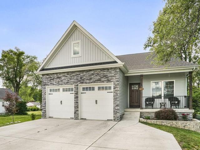 1305 Roosevelt Rd, Valparaiso, IN 46383