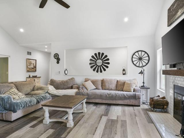 1305 Roosevelt Road