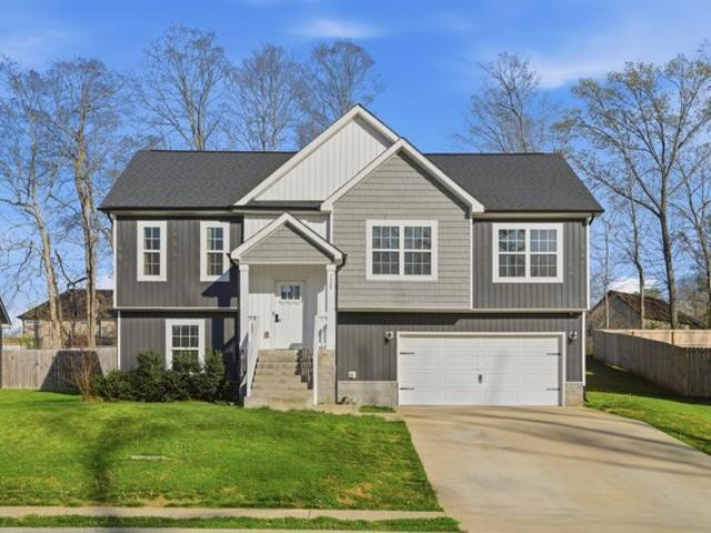 1305 Sussex Dr, Clarksville, TN 37042