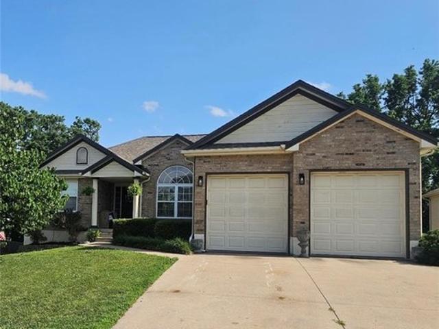 1305 SW Graystone Cir, Grain Valley, MO 64029