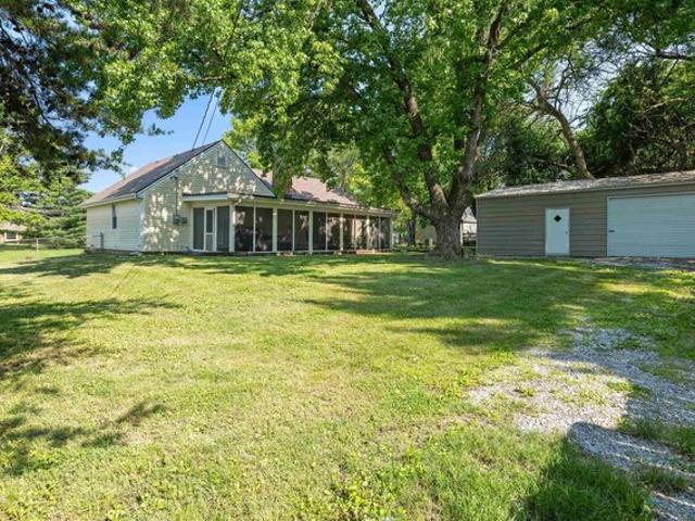 1305 S Eighth St, Clinton, MO 64735
