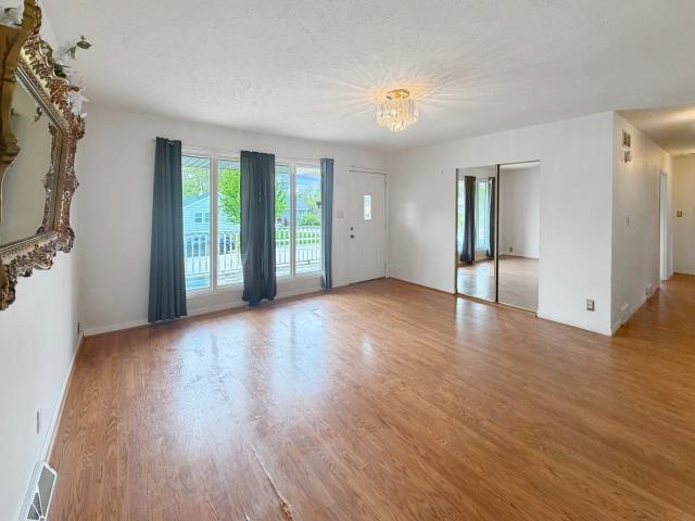 1305 S Prairie Avenue