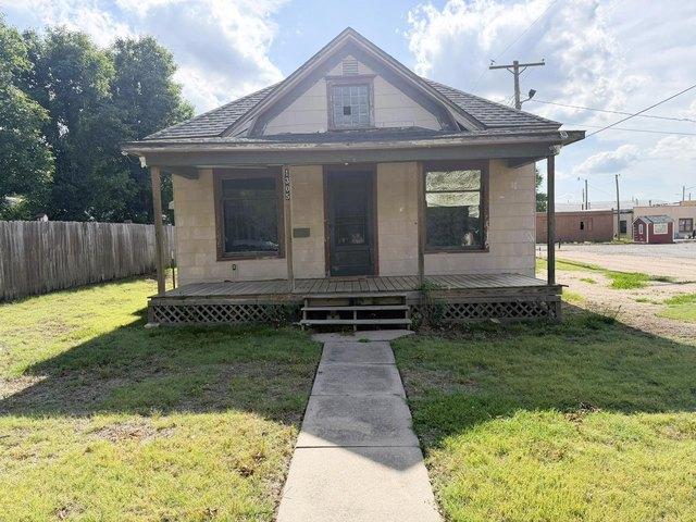 1305 Santa Fe St, Larned, KS 67550