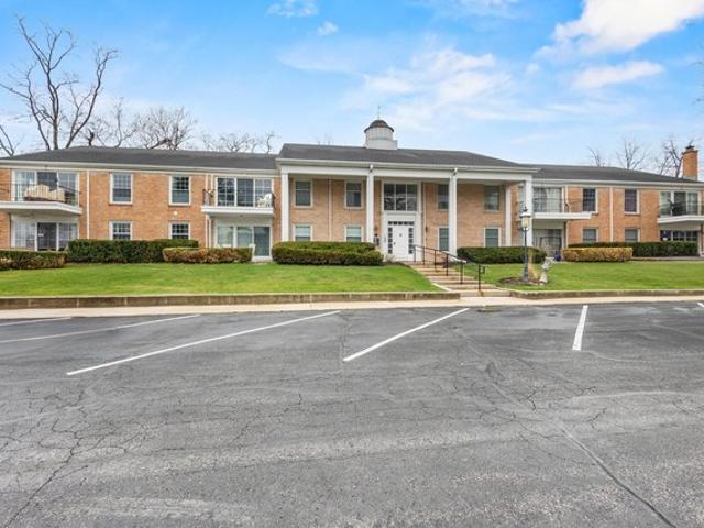 1305 W Main St Apt 108, Lake Geneva, WI 53147