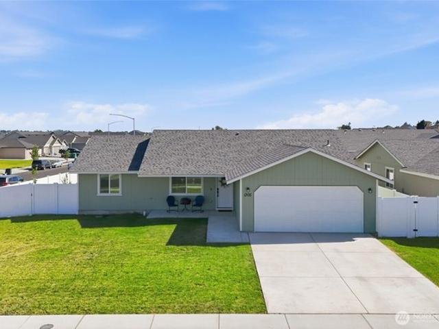 1305 W Polo Ridge Dr, Moses Lake, WA 98837