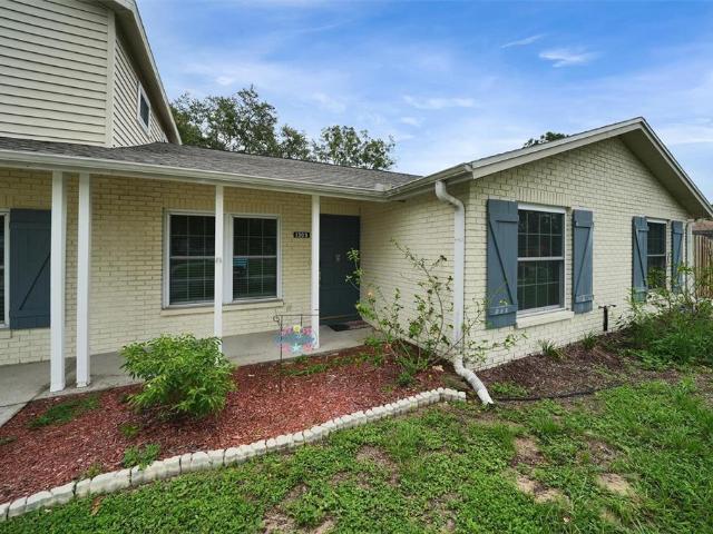 1305 Willow Valley Dr, Brandon, FL 33510 | MLS #TB8401 | Compass