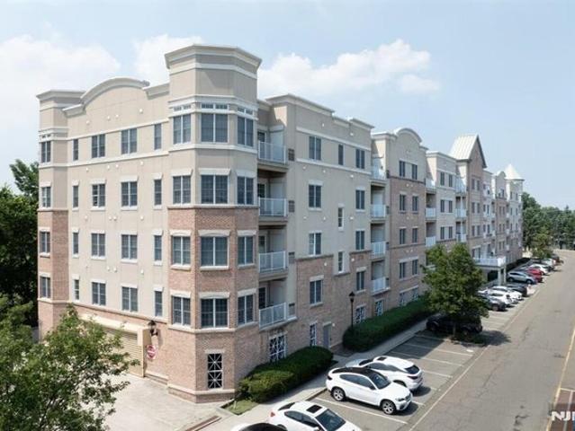 1305 Windsor Park Ct Unit 305, Englewood, NJ 07631