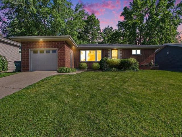 1305 Wood St, Valparaiso, IN 46383