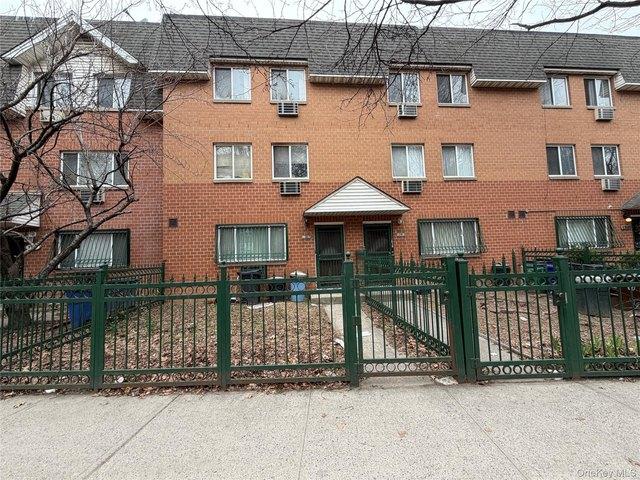 1305 34th Ave, Astoria, NY 11106