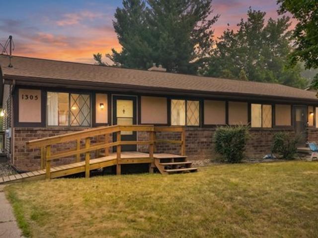 1305 52nd St SE, Grand Rapids, MI 49508