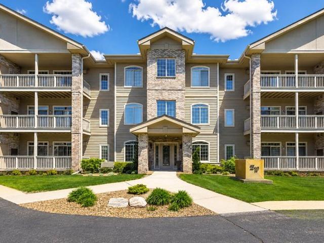 13060 W Bluemound Rd Unit 101, Elm Grove, WI 53122