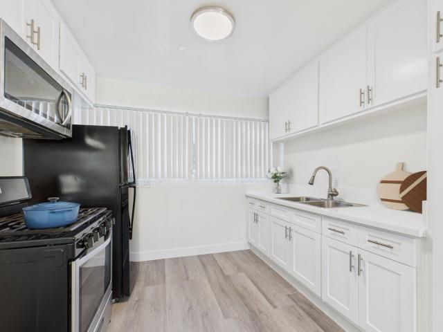 13060 Burbank Blvd. Apartments