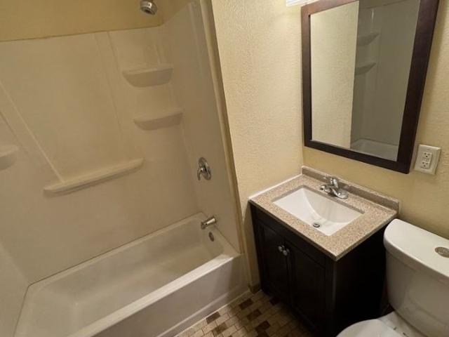 1306 N Rockton Ave 1 Bedroom Apartment for Rent at 1306 N Rockton Ave, Rockford, IL 61103 Roosevelt