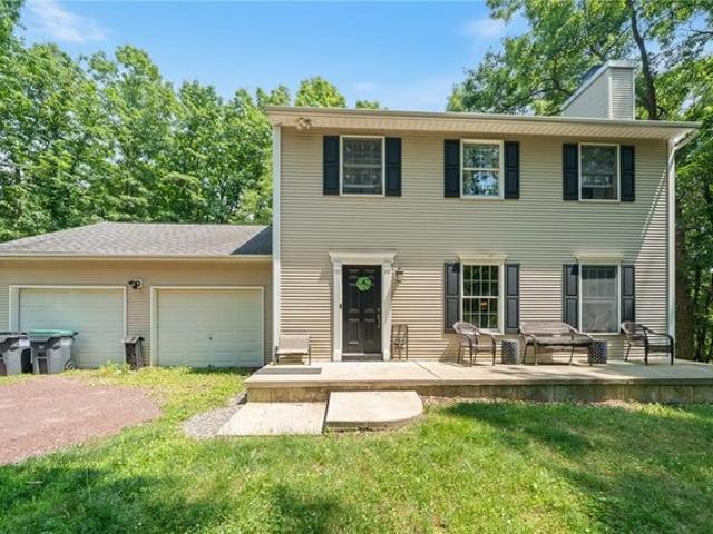1306 N Rocky Mountain Dr, Chestnuthill Township, PA 18330