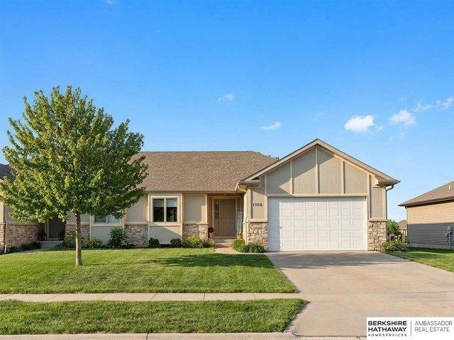 1306 Autumn Rd, Hickman, NE 68372