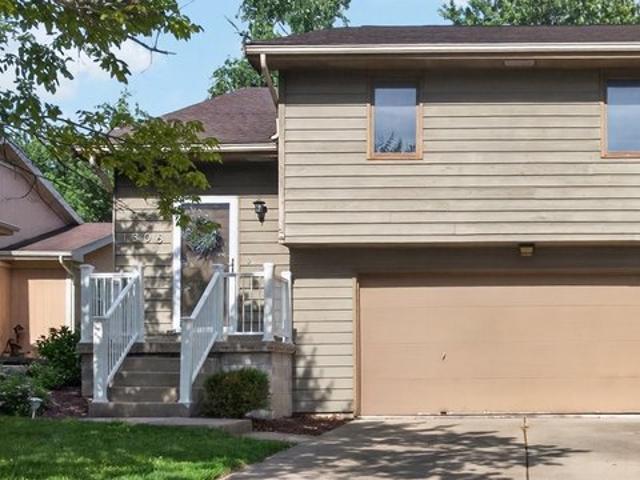 1306 Cadwell Dr, Bloomington, IL 61704