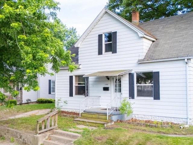 1306 Catherine St, Pekin, IL 61554