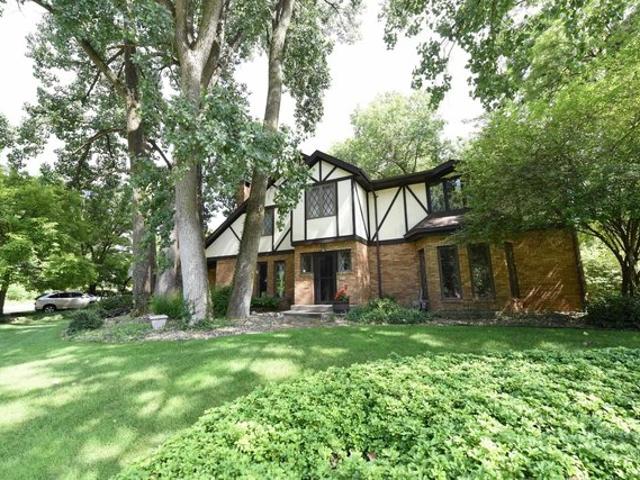 1306 Clayton Dr, South Bend, IN 46614