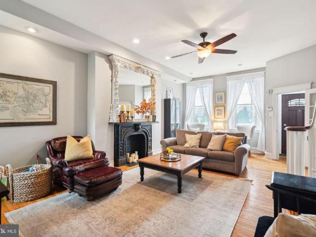 1306 E Columbia