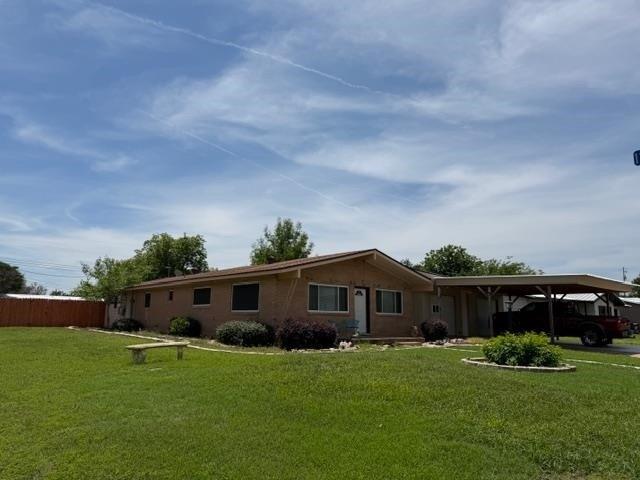 1306 E Wallace St, Llano, TX 78643