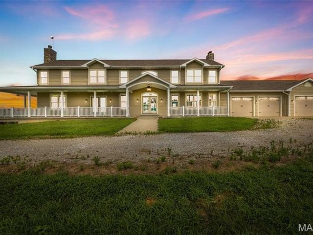 1306 State Route J, Fayette, MO 65248