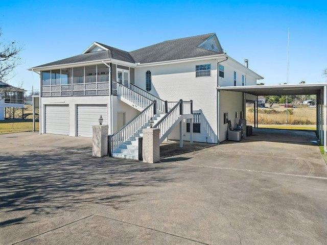 1306 Spring Branch Dr, Cove, TX 77523