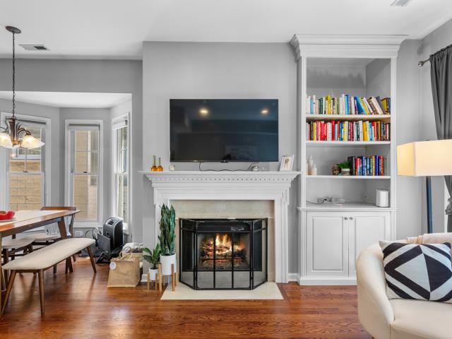 1306 w fletcher street # 2e