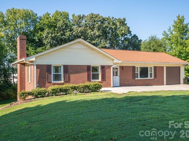 1306 11th Ave SE, Hickory, NC 28602