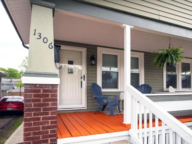 1306 1 Wilson Avenue