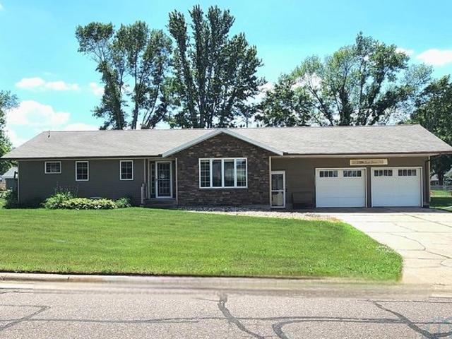 1306 6th St, Hull, IA 51239