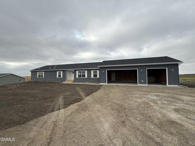 13074 Sandy St, Arnegard, ND 58835