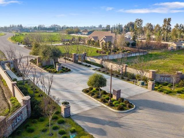 13079 Karolina Dr, Visalia, CA 93292