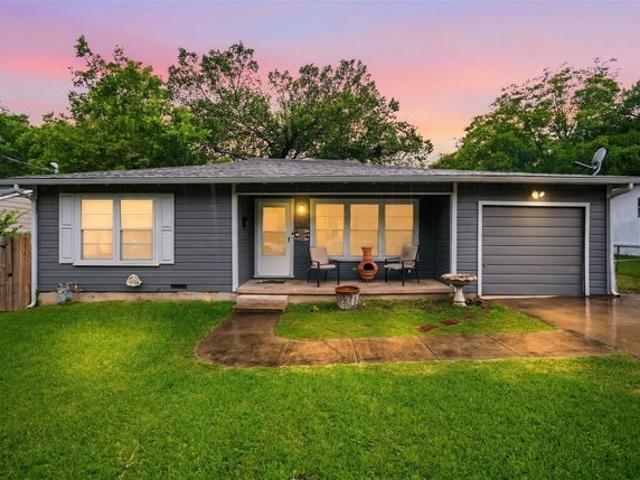 1307 N Gaines St, Ennis, TX 75119