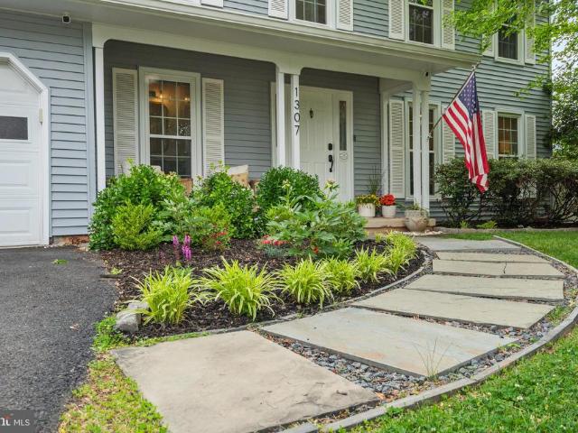 1307 Boulder Crest Court