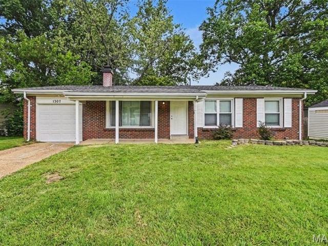 1307 Claudine Dr, Saint Louis, MO 63138