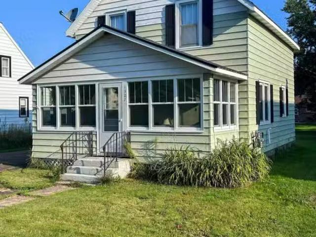 1307 E PIERCE ST, WAKEFIELD, MI 49968 Single Family Residence.
