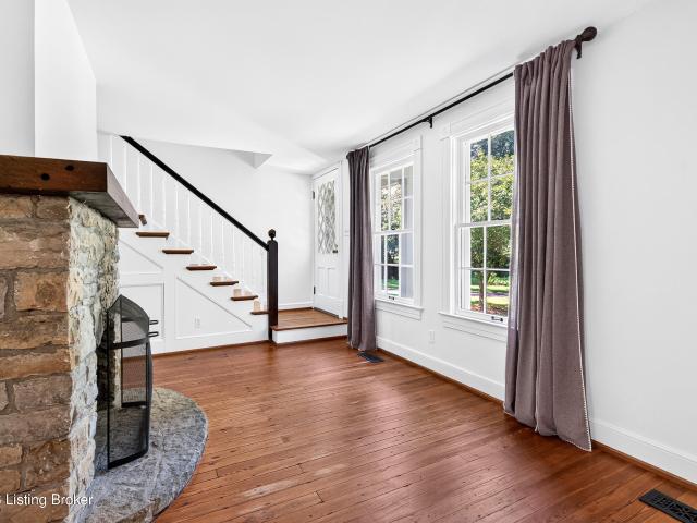 1307 Glenbrook Rd