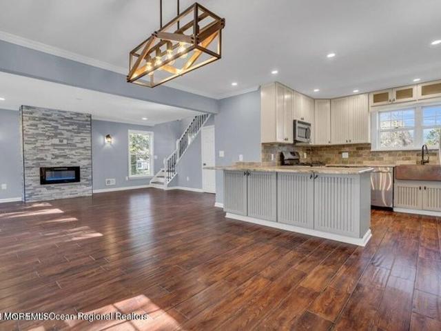 1307 Holmes Ave, Toms River, NJ 08753