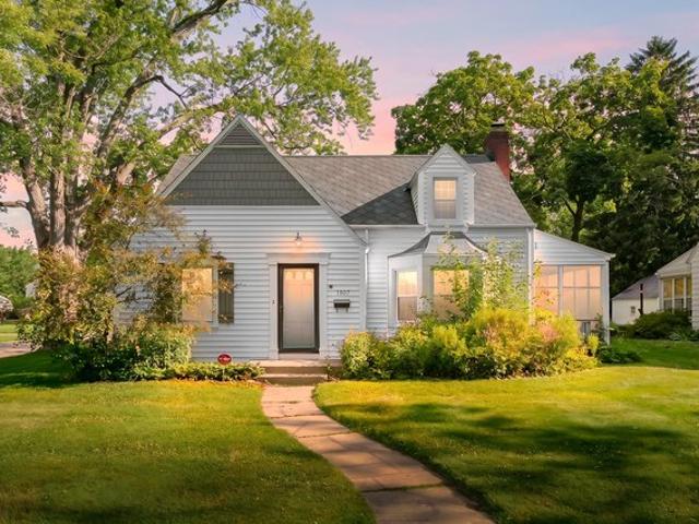 1307 Lakeway Ave, Kalamazoo, MI 49001