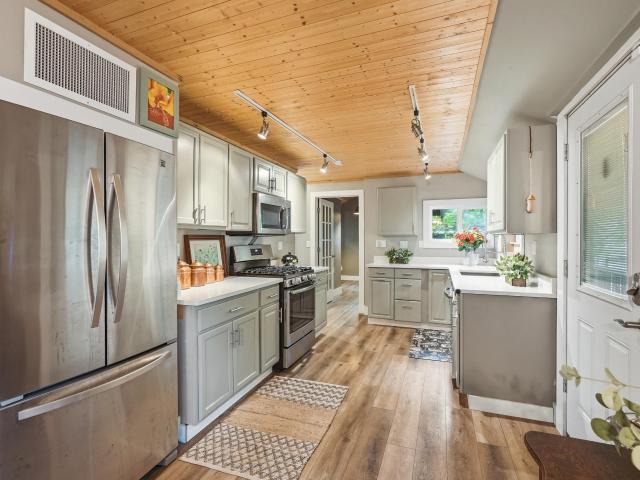 1307 Redwing Road