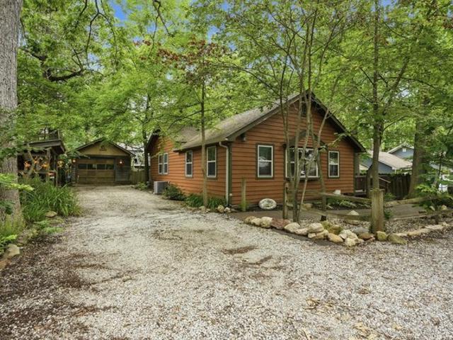1307 Redwing Rd, Valparaiso, IN 46383