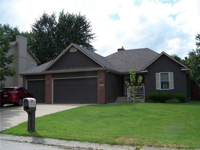 1307 SE Scenic Dr, Blue Springs, MO 64014