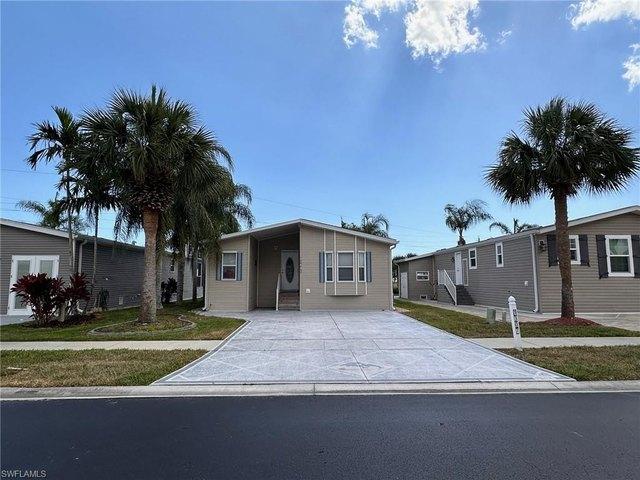 1307 Silver Lakes Blvd, Naples, FL 34114