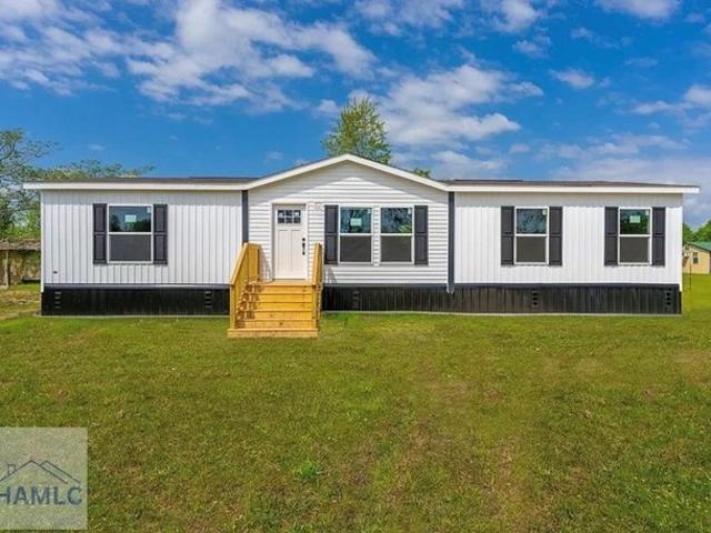 1308 Myrtle Dr, Claxton, GA 30417