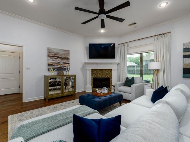 1308 Oak Glenn Place