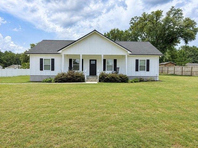 1308 Ogerita St, Bainbridge, GA 39817