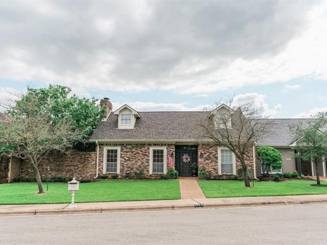 1308 Brook Hollow Dr, Bryan, TX 77802