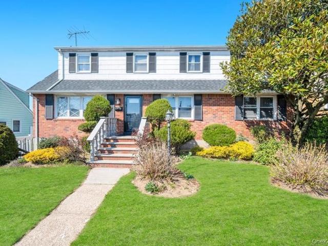 1308 C St, Elmont, NY 11003