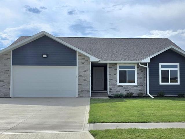1308 E 17th St, South Sioux City, NE 68776